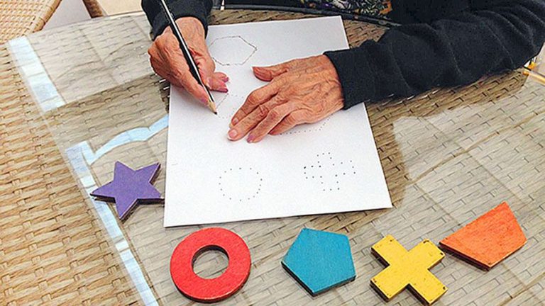 El camino de la estimulación cognitiva en adultos mayores